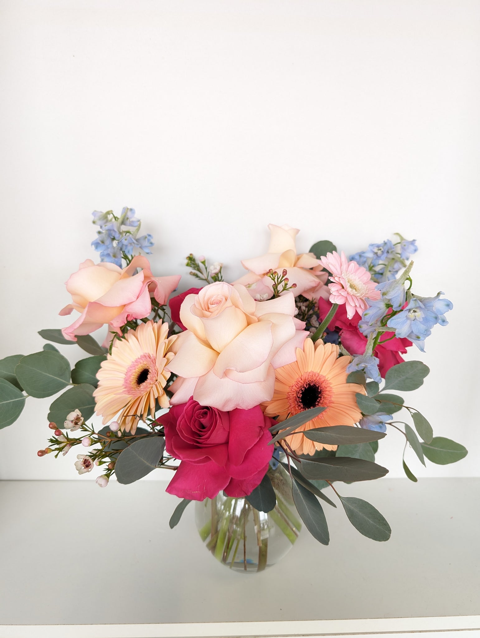 Ashley Blue Vase Arrangement – Beaudry Flowers
