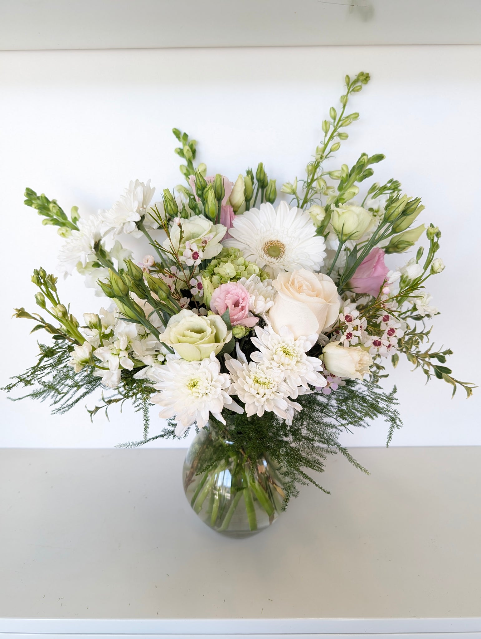 Light Blush Vase Arrangement – Beaudry Flowers