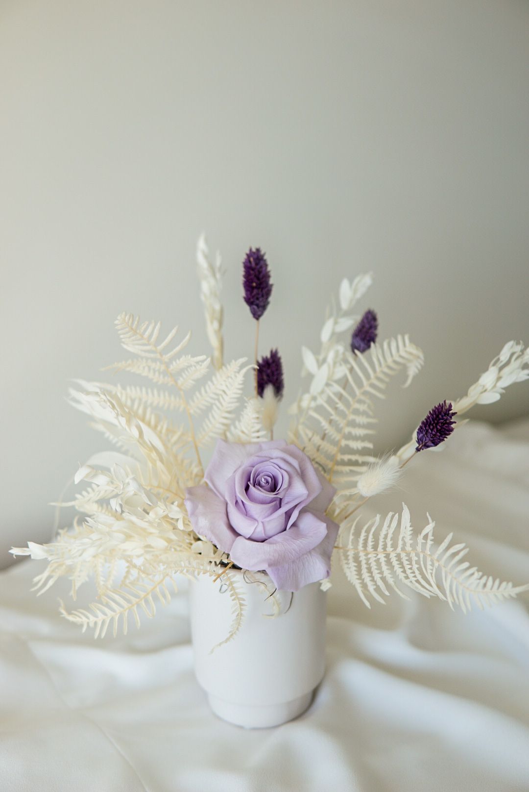 Infinity Rose Bud (similar vase) – Beaudry Flowers